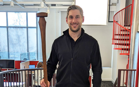 Know History receives a special paddle – Know History